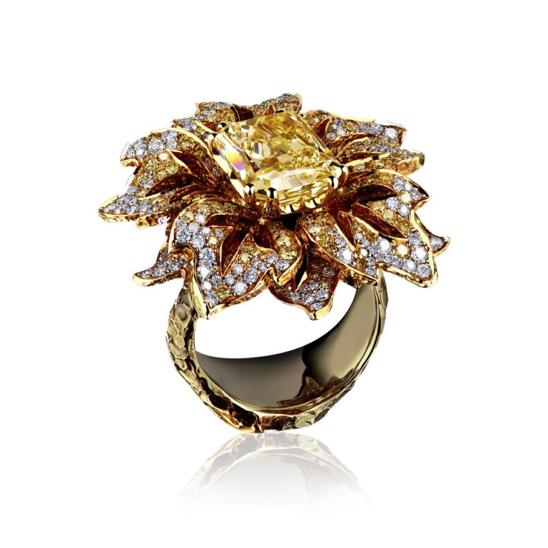Celebrate Flower Power with a Gemstone Flower Ring | GIA 4Cs