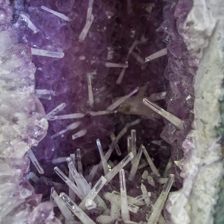 How to Travel Brazil: Gemstones Edition | GIA 4Cs