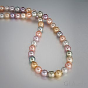 Natural-colored cultured pearls - GIA 4Cs