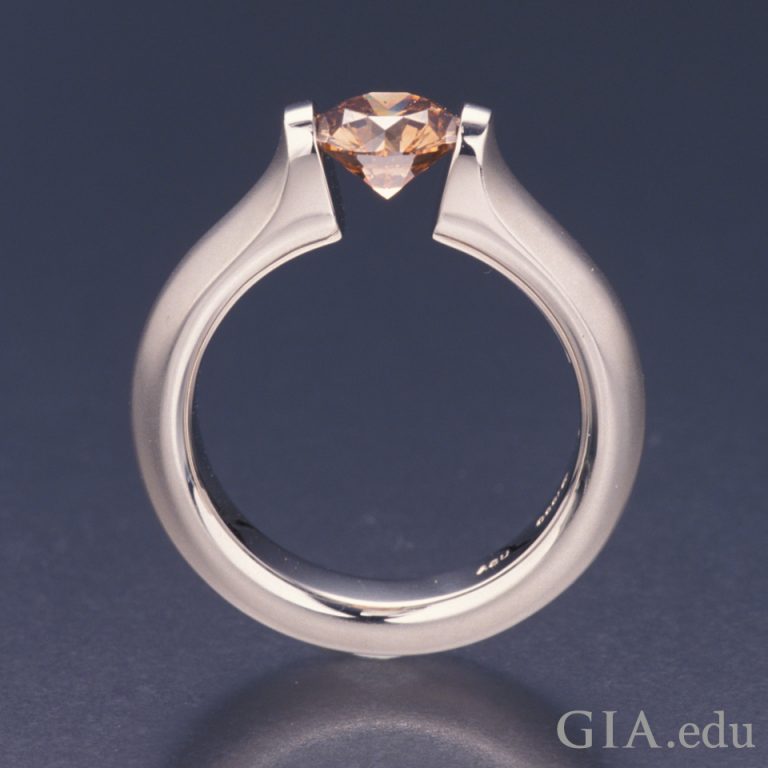 How to Select a Round Diamond Engagement Ring