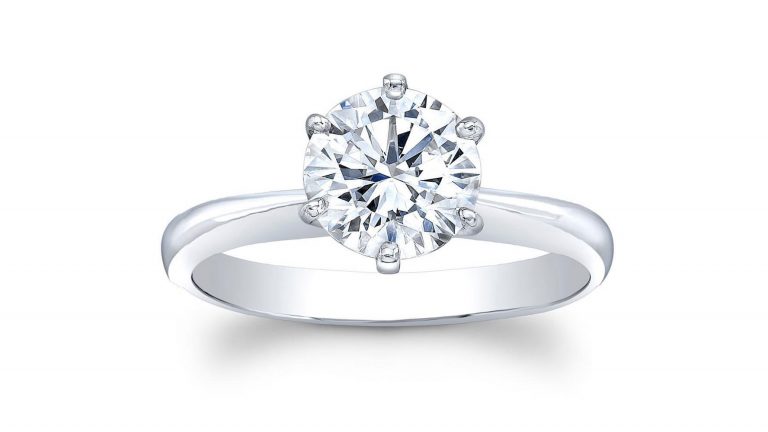 10 Tips for Buying an Engagement Ring