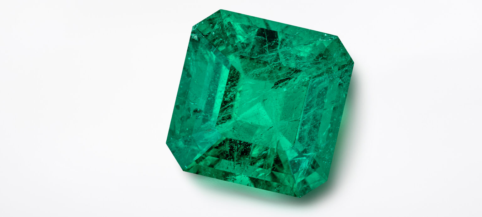 Colored Diamonds: Diamond Grading & Reports | GIA 4Cs